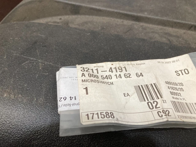 GENUINE MERCEDES-BENZ ACTROS Cab Suspension Rear Microswitch L / R ...