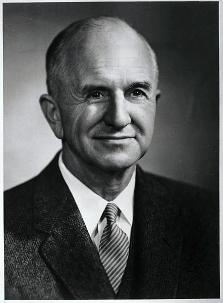 BECHTEL SR CHAIRMAN board Bechtel Corporation has been elected- 1961 ...
