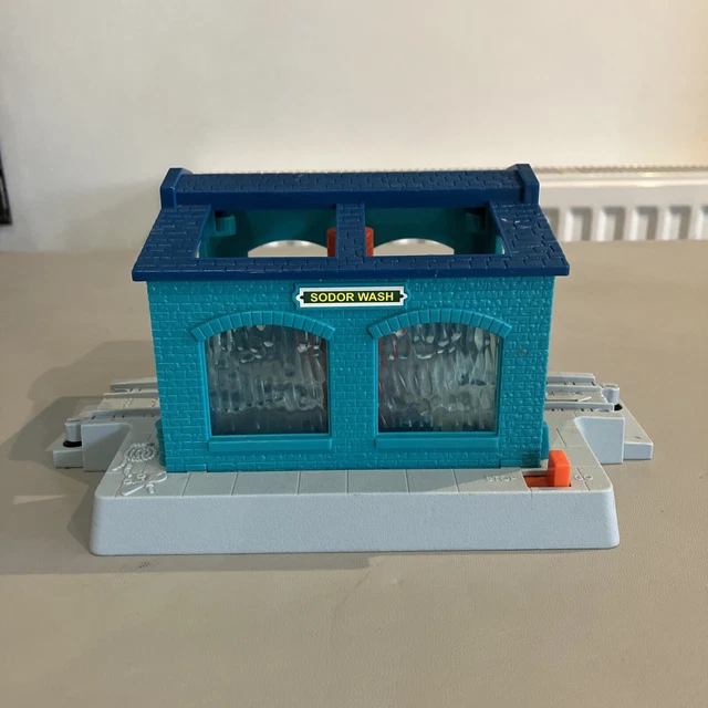 THOMAS THE TANK Engine Trackmaster Take & Play Sodor Engine Wash Set ...