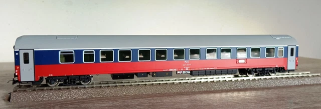 HO RUSSIAN STATE RAILWAYS (RZD) SLEEPER COACH by LS Models in blue/red ...