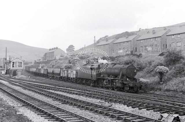 PHOTO BRITISH RAILWAYS Steam Locomotive Class 8F 48395 at Marsden £1.99 ...