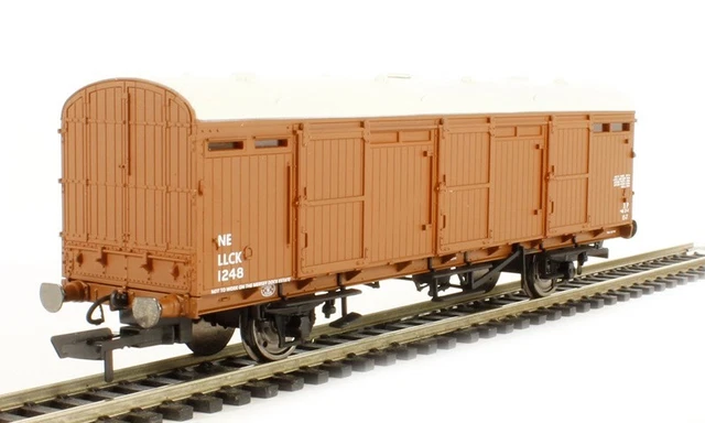 NEW HORNBY R6682D Extra Long Cct Van Lner £20.38 - PicClick UK