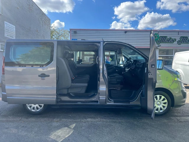 VAUXHALL VIVARO 1.6 CDTi 2900 BiTurbo ecoTEC Sportive 6 Seat SWB Crew ...