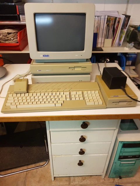 ATARI MEGA ST2, Monitor SM124, Tastatur, Maus, Floppy SF 314, SCSI ...