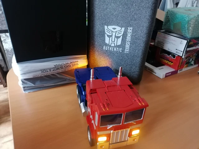 TRANSFORMERS OPTIMUS PRIME Robosen Conversion Automatique Robot ...