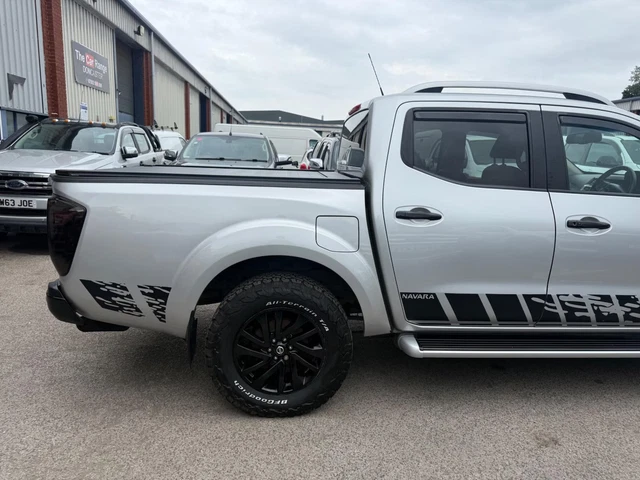 2016 NISSAN NAVARA Double Cab Pick Up Tekna 2.3dCi 190 4WD PICK UP ...