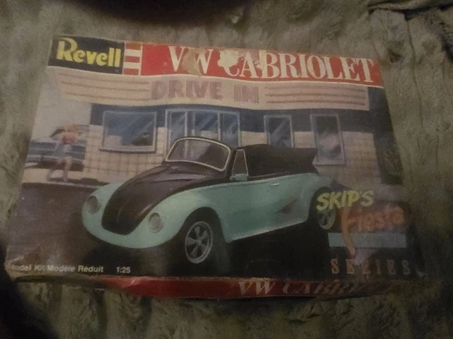 REVELL MODEL KIT VW Cabriolet Skip's Fiesta Drive In Series 1/25 Scale ...