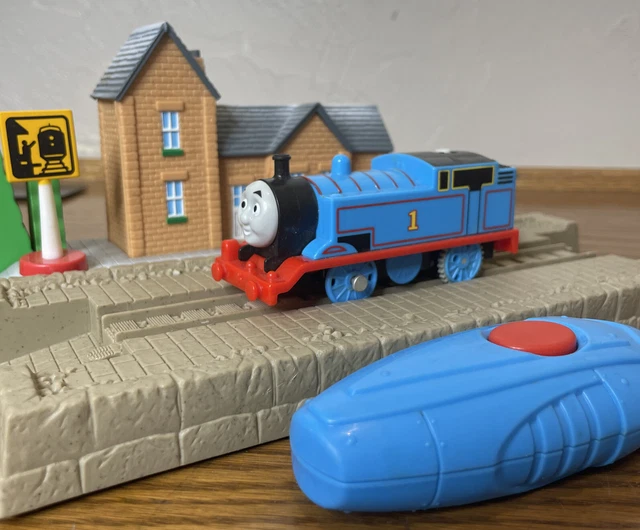 THOMAS & FRIENDS TrackMaster RC Thomas Motorized Railway Train Engine ...