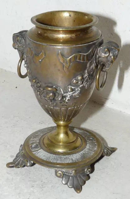 PETIT POT ANCIEN En Bronze Et Laiton Prises Muffles De Belier EUR 25,00 ...