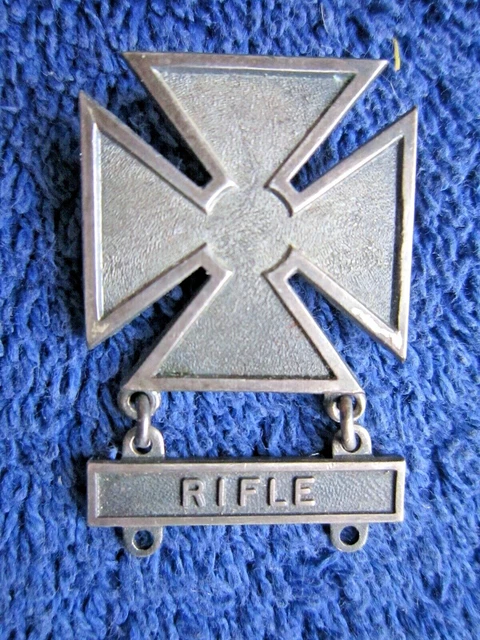WORLD WAR TWO U.S. ARMY MARKSMAN PIN w/ RIFLE CLASP, STERLING SILVER ...