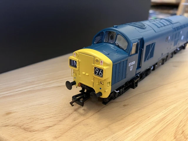 ACCURASCALE ACC2304 CLASS 37/0 37001 BR Blue Dcc Fitted With Crew £220. ...