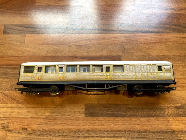 HORNBY LNER GRESLEY COMPOSITE & BRAKE COACHES in LNER Teak Livery. OO ...