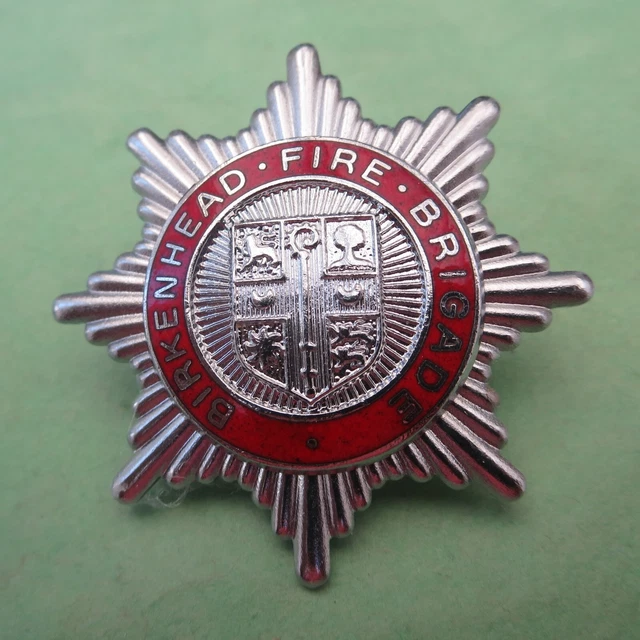 THE BIRKENHEAD FIRE & Rescue Service/Brigade Hat/Cap Badge £6.50 ...
