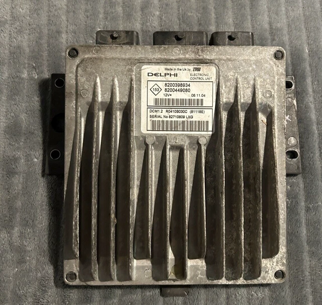 ECU CALCULATEUR MOTEUR Renault 2L Dci M9R 0281014646 8200726880 A ...