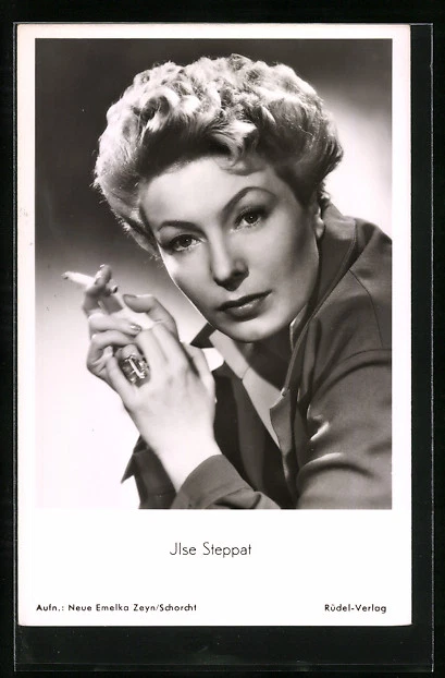 SCHAUSPIELERIN ILSE STEPPAT raucht eine Zigarette, Ansichtskarte EUR 7 ...