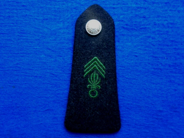FRENCH FOREIGN LEGION Cavalry Corporal Chief Epaulette Shoulder Board £ ...