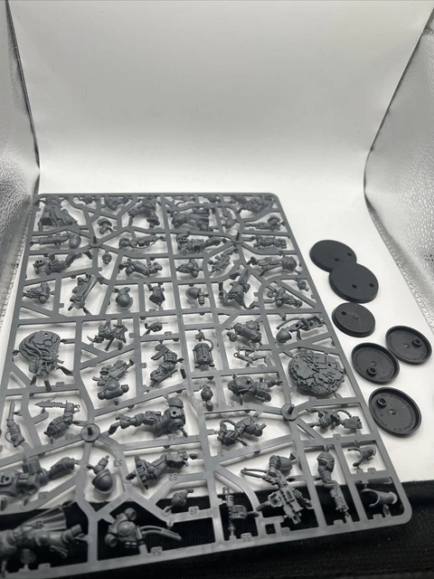 WARHAMMER 40K SPACE Marine Apothecary Biologis, Lieutenant And ...