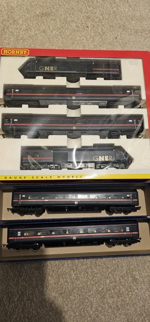 HORNBY GNER HST 125 Train Pack Including 2 Extra GNER Mk3 Carriages ...