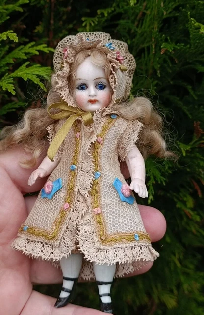 BEAUTIFUL 4 1/2& (11,5 cm) Antique Miniature Mignonette All Bisque Doll ...