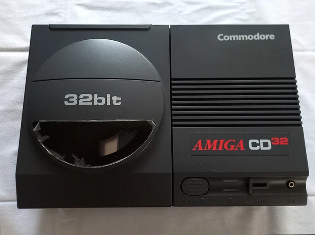 COMMODORE AMIGA CD32 NTSC Console 35 Games Controllers Keyboard Mouse ...