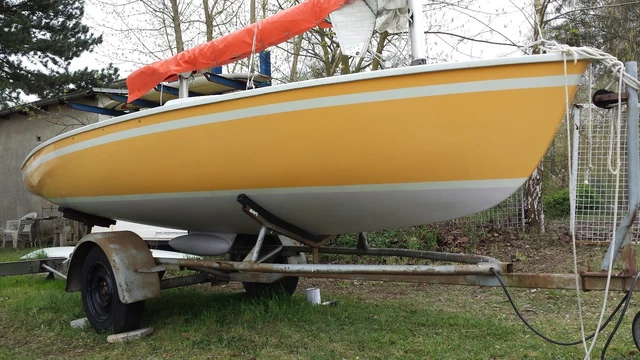 SEGELBOOT, SEGELJOLLE, MONARCH Einhandhubkielboot mit Trailer u ...