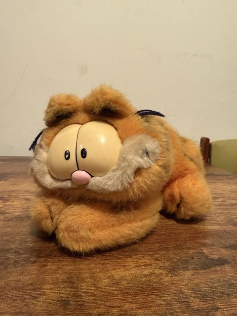 VINTAGE 1981 DAKIN Garfield cat relaxing lay lying down 30cm plush soft ...