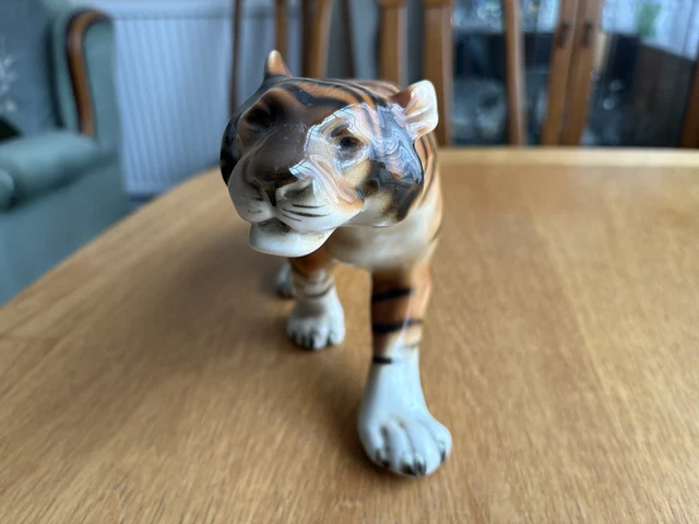 VINTAGE LARGE ROYAL Dux Porcelain Stalking Tiger Figurine - 39cm Long £ ...